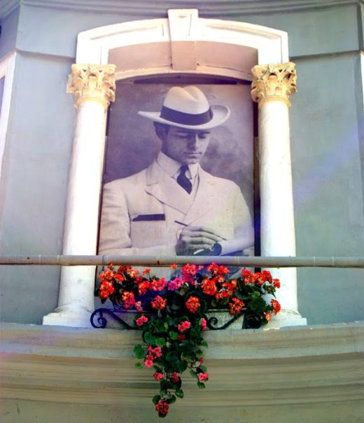 Flower Passage in Istanbul, Turkey : Çiçek Pasaj on Istiklal Avenue